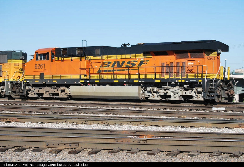 BNSF 6261
